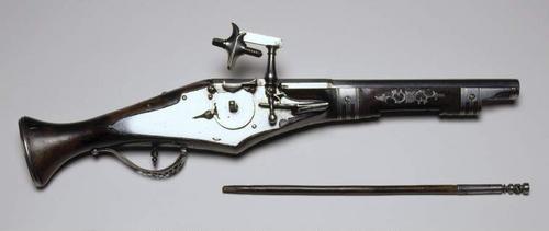 The Fitzwilliam Museum - Wheel-lock pistol: HEN.M.437-1933